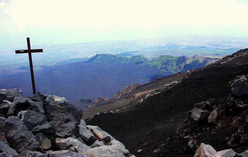 Valle del Bove, a natural basin against eruptions
