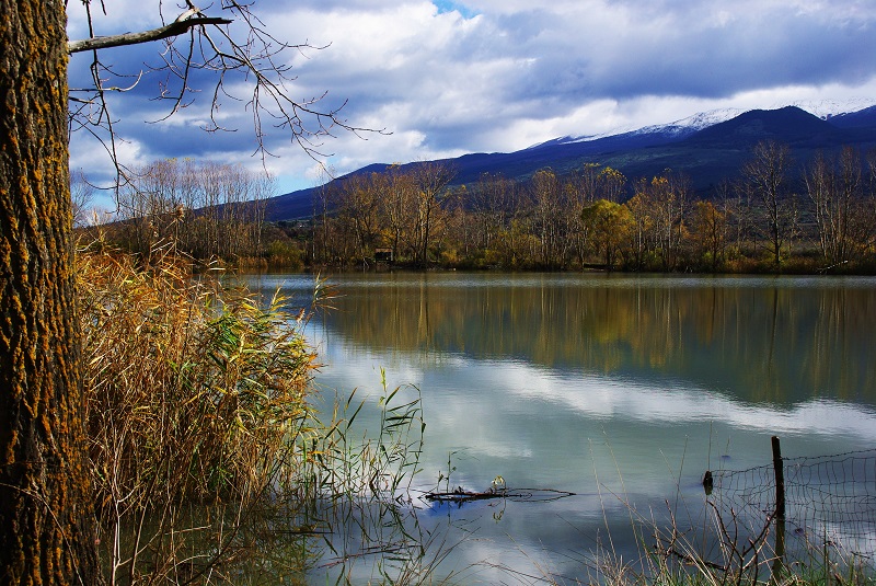 Etna West, itineraries among broom trees, lakes and pistachios