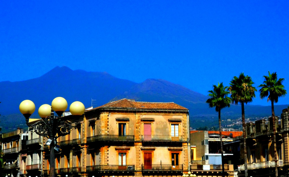 Discover Giarre and its monuments … including Etna!